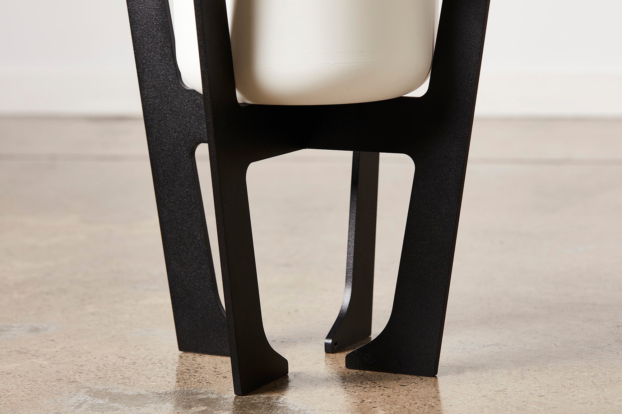 Cross Pot Stand – Metal Trend